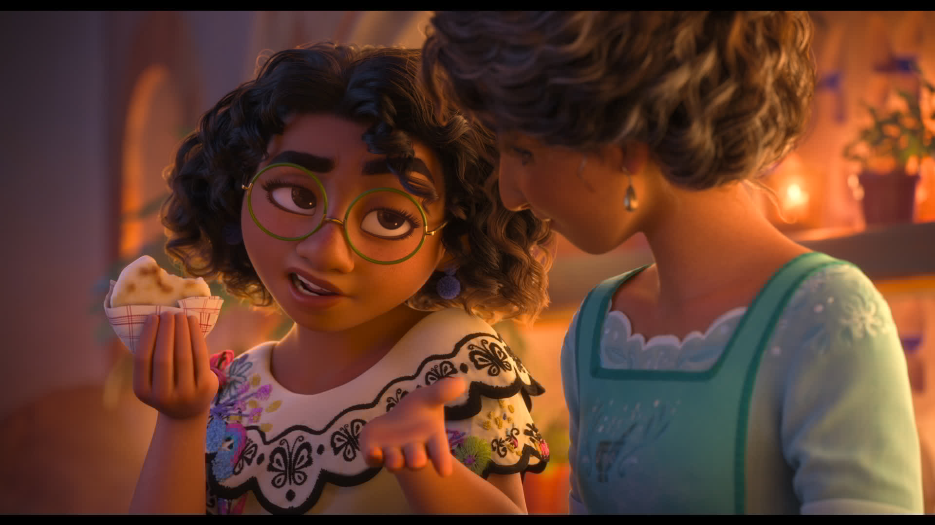 Review Encanto dan Turning Red Ajari Soal Keluarga Bahagia